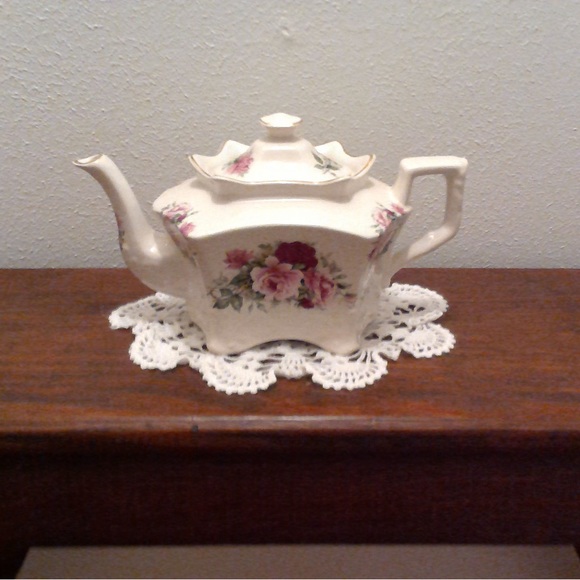 Dining | Rose Tea Pot Crowne Oakes Design Made In England Mint ...